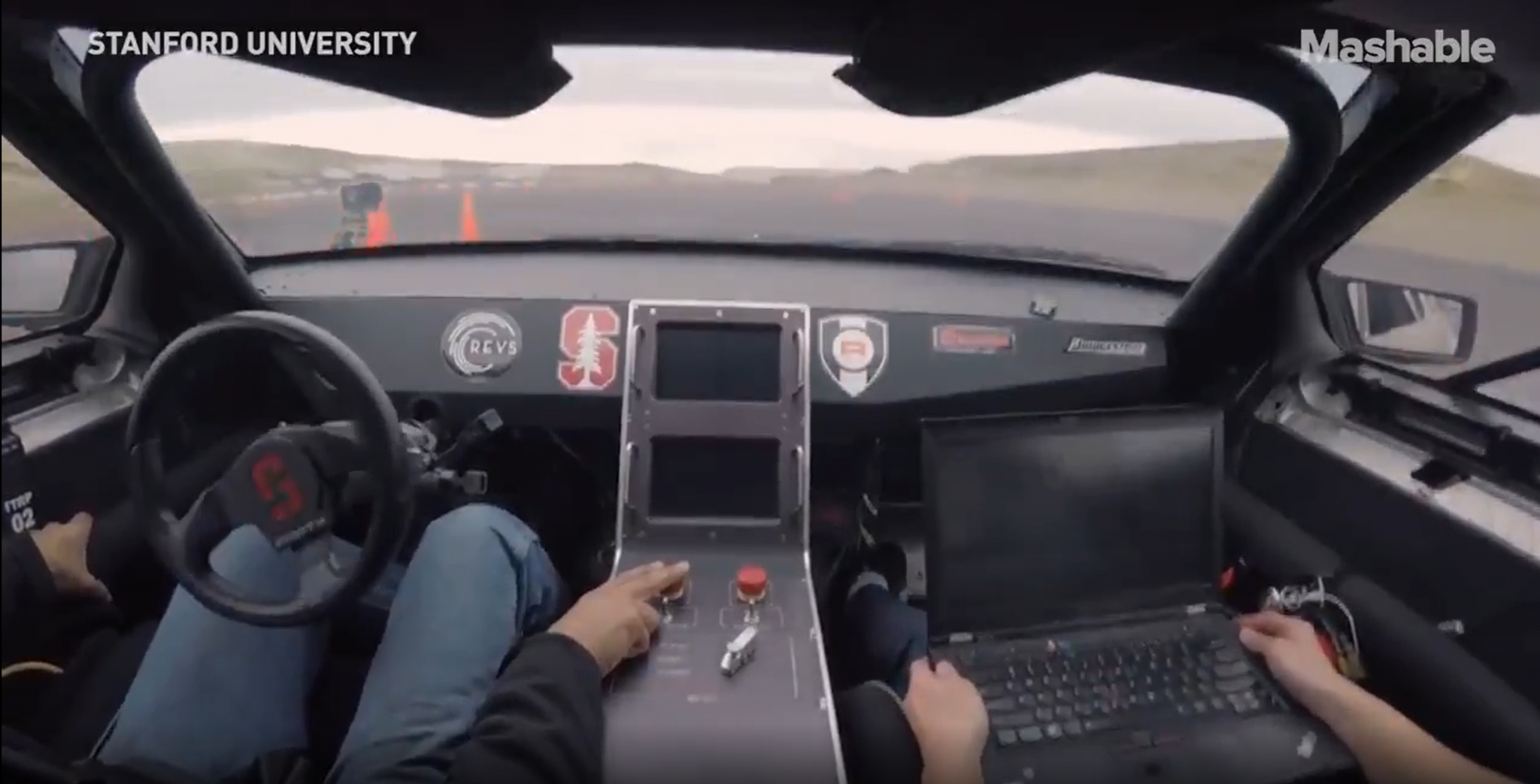 Drifturi cu o mașină electrică autonomă - De Cristi Dorombach